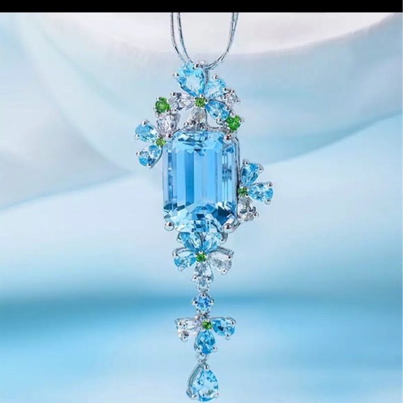 Swarovski | Jewelry | Beautiful Pendant Necklace | Poshmark